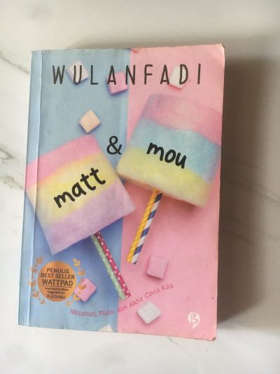 Resensi Novel "Matt & Mou", Kisah Manis di Masa SMA - D-ONENEWS.COM